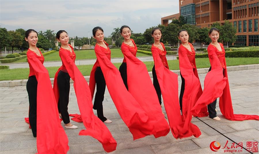 Graduation Photos of Dance Majors in Guangzhou | Study In China