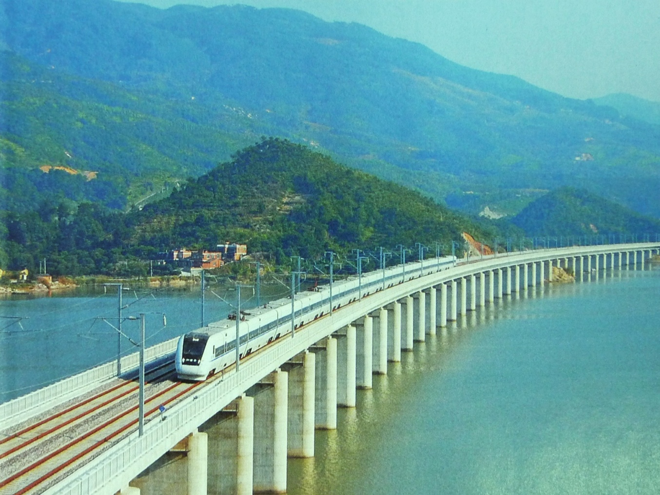High-speed Supertrains - The Pride of China | Study In China
